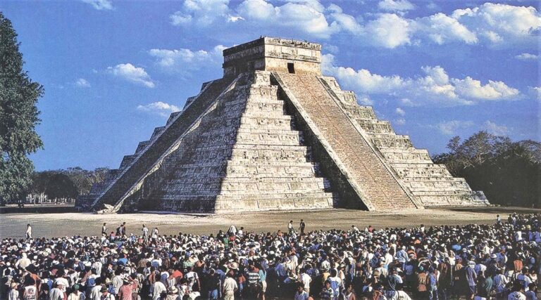 The Serpent Shadows of Chichén Itzá